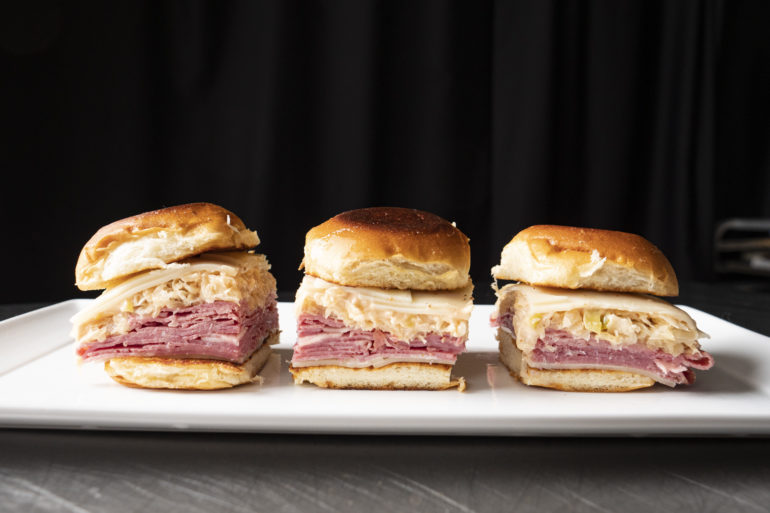 King’s Hawaiian Reuben Sliders – CHEFS ROLL
